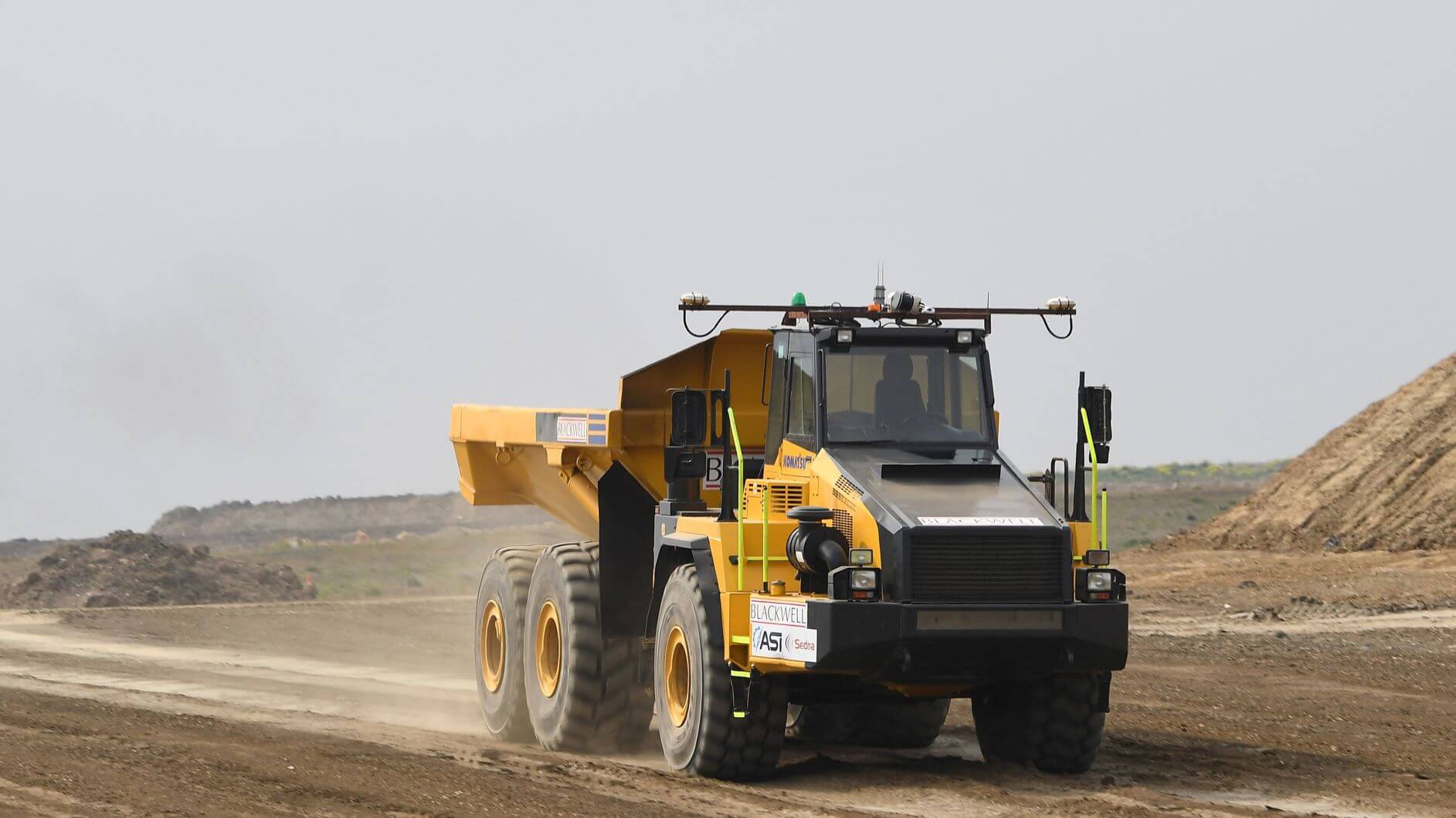 How A Rotating Hitch Can Boost Your Excavator's Capabilities - Minutehack