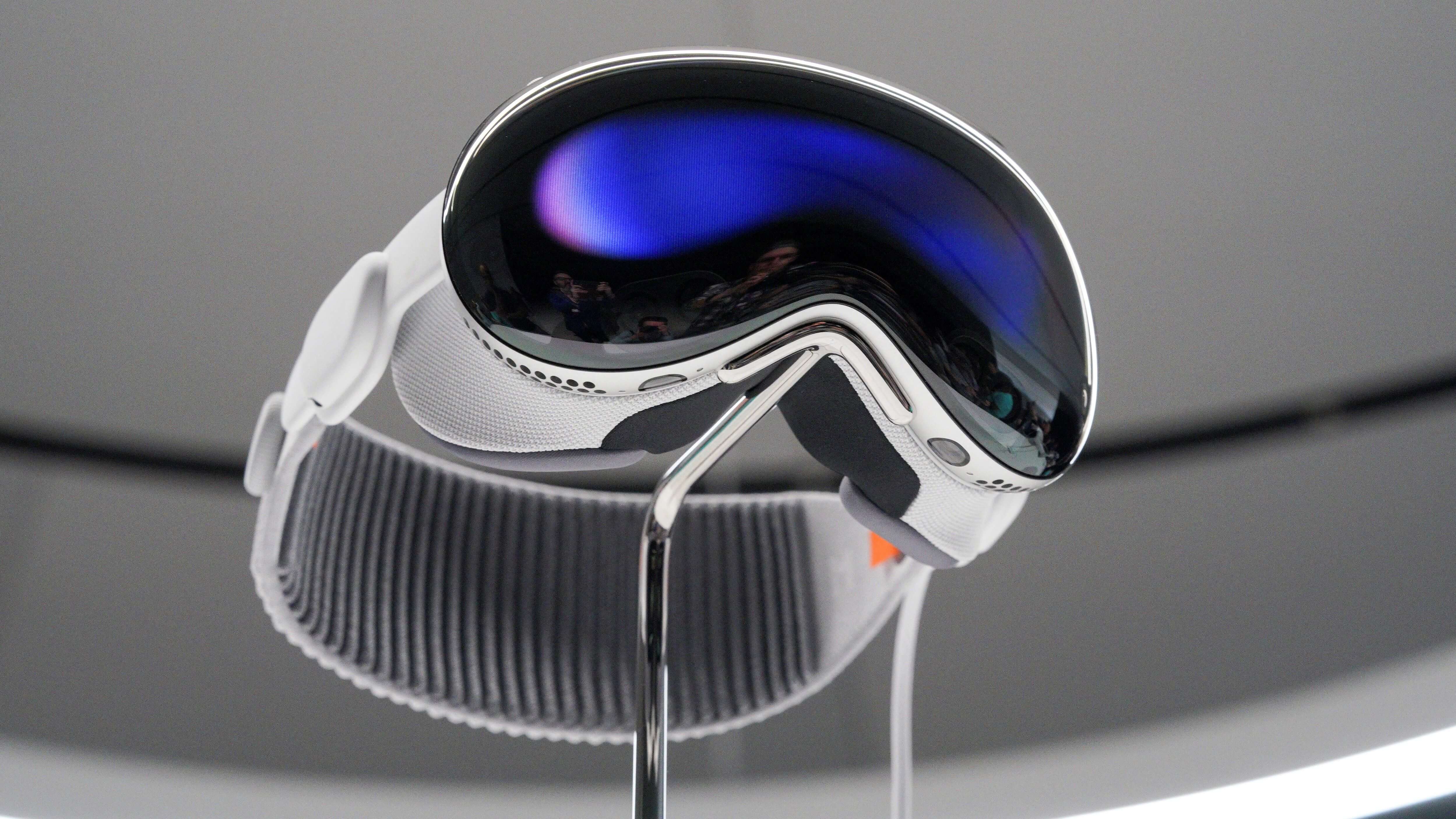 Apple Scales Back Vision Pro Production Plans On Design Challenges - FT ...