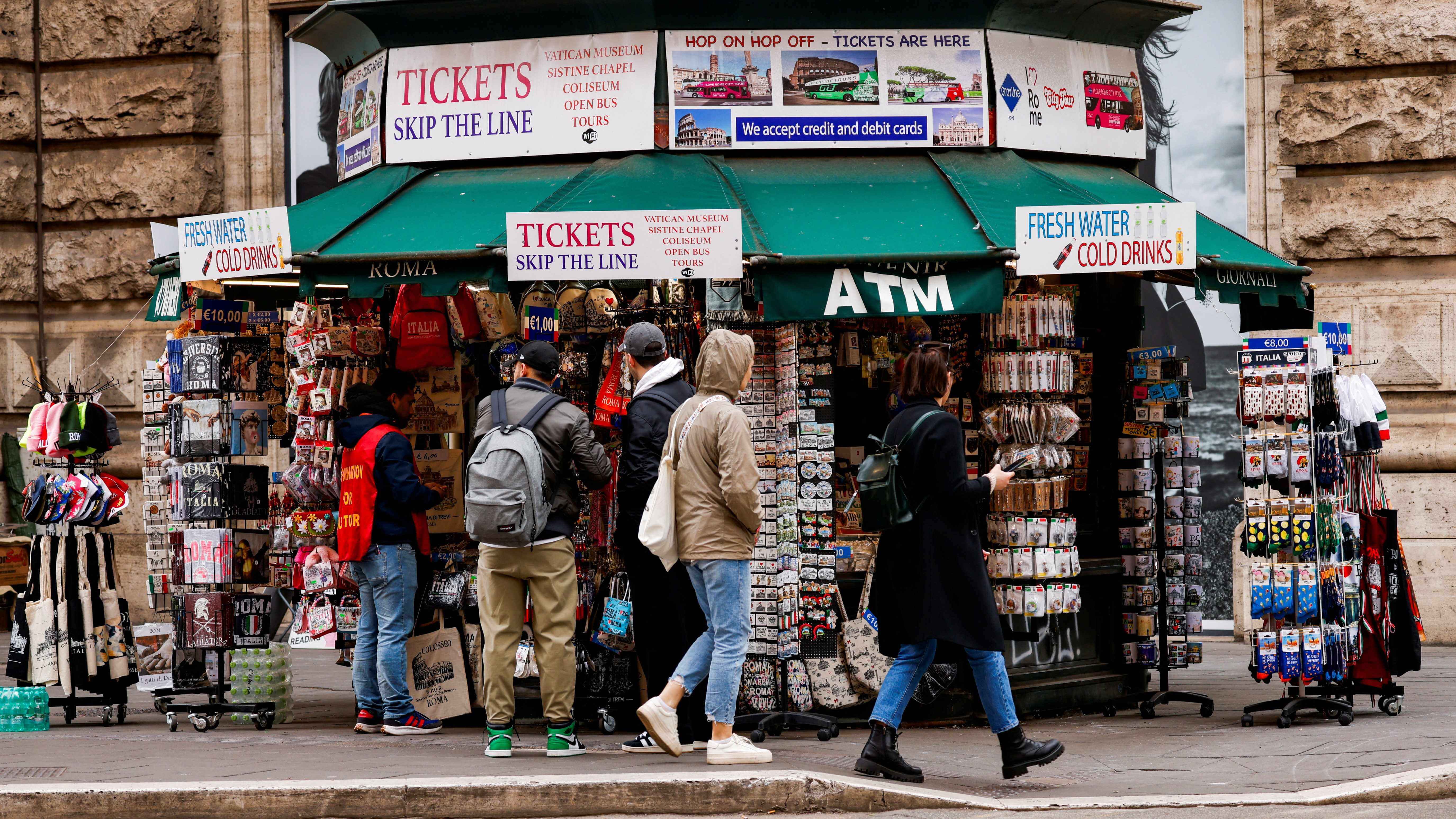 Italy's Iconic Kiosks Crushed By Failing Newspaper Sales - Minutehack