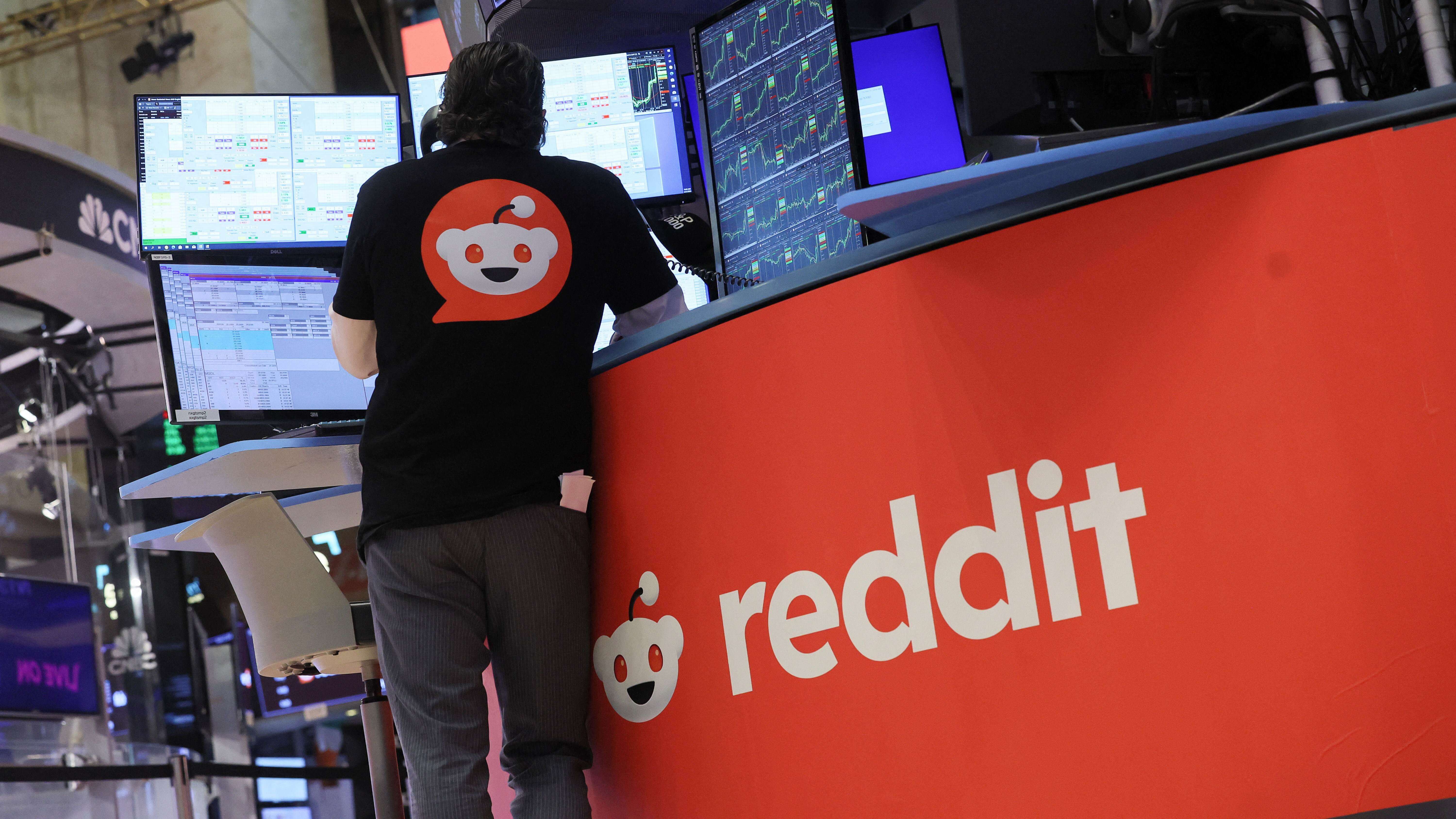 How Reddit Stacks Up Against Social Media Peers - Minutehack