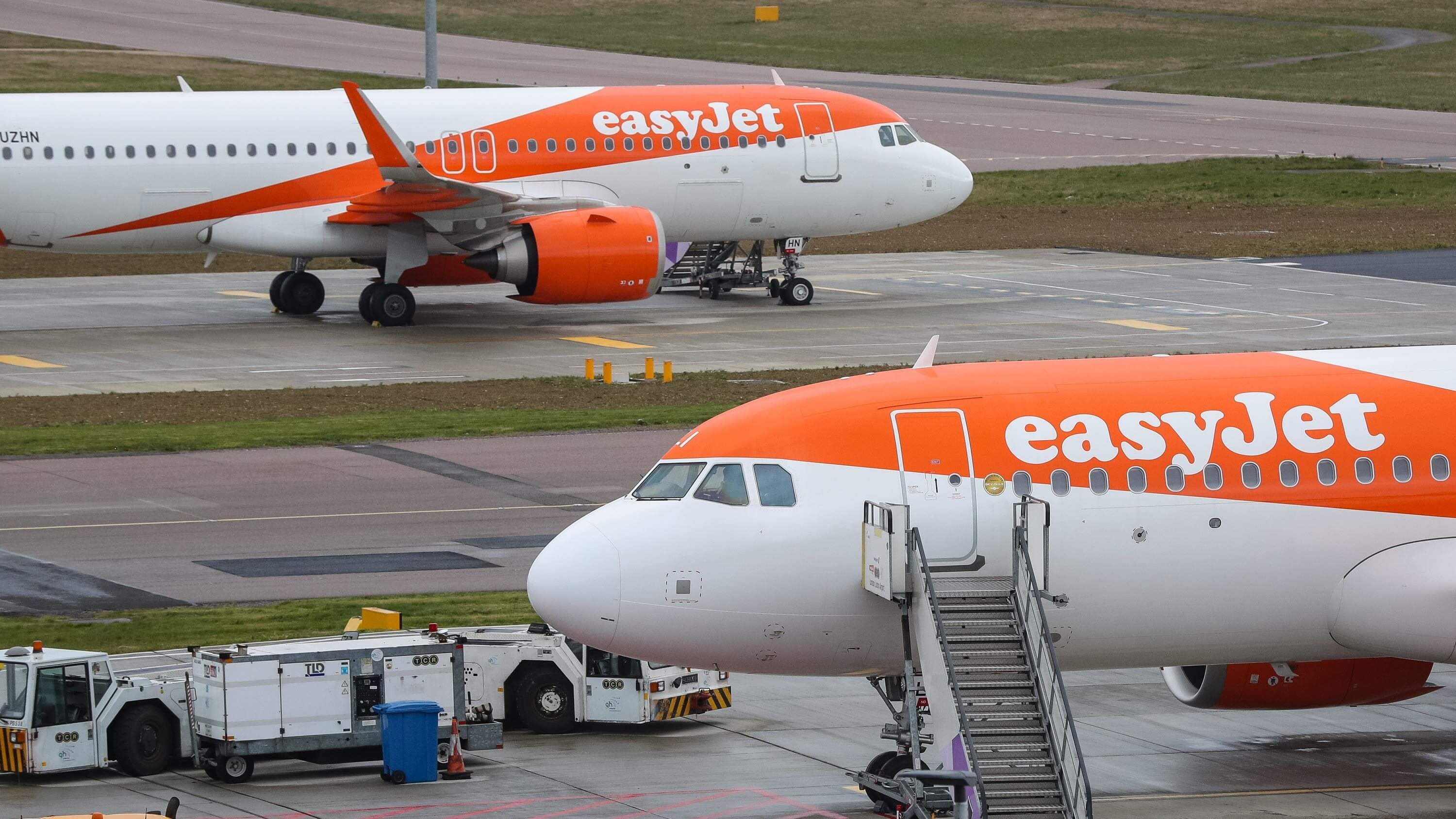 Airlines may have to ‘hold people on the plane’ due to EU border rules ...