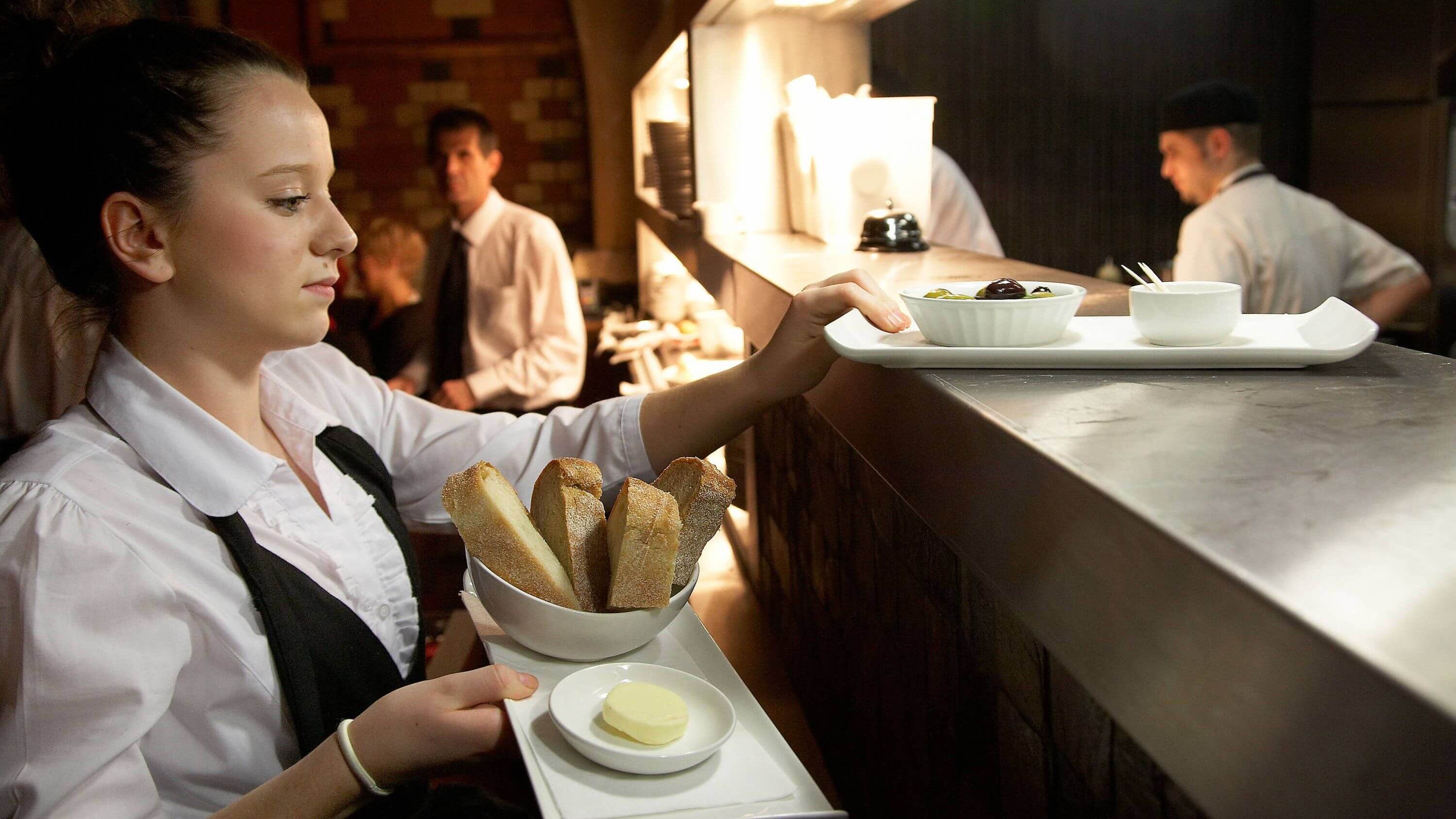 UK Service Sector Returns To Growth As Tariff Concerns Ease - Minutehack
